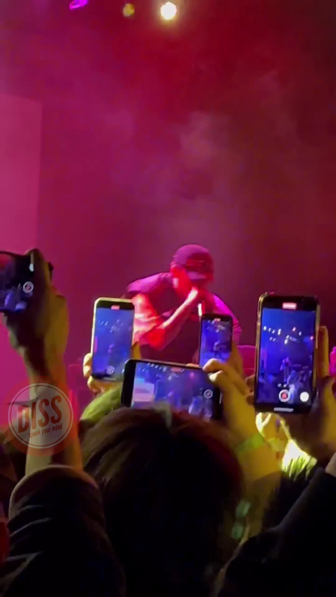 读者投稿！PGONE王唯楚悉尼现场也唱了diss盛宇的《PROBLEM》！|PROBLEM|PGONE_新浪新闻