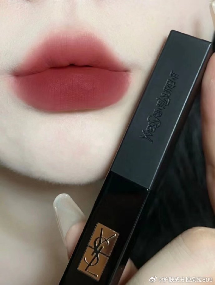 YSL圣罗兰小黑条302每天使用都能让气色变得提亮……|YSL圣罗兰|秋冬_新浪新闻
