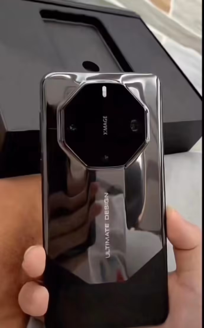 华为Mate 60RS真机曝光：八边形镜头模组|八边形|模组|华为_新浪新闻