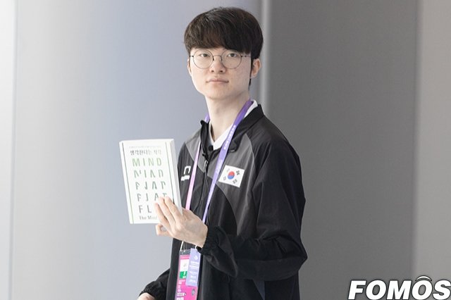 Faker：最近早上5点40分起床 无法告知关于首发的信息……|Faker_新浪新闻