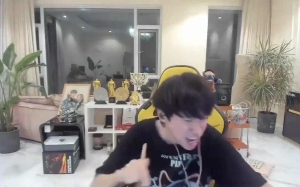 Doinb要去omg了？|Doinb|英雄联盟_新浪新闻