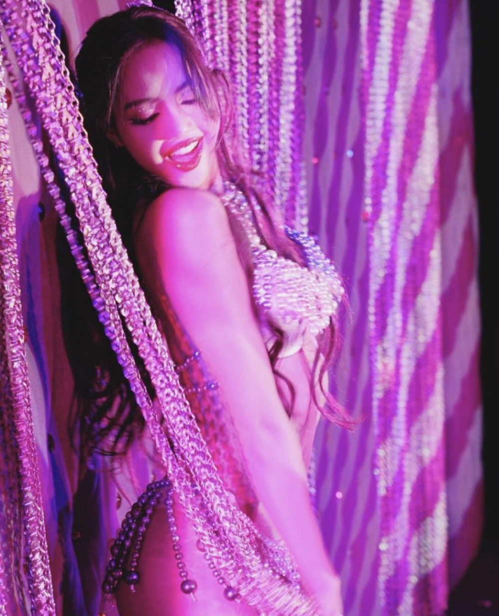 Lisa疯马秀争议，顶尖女团偶像自主选择的商业共赢|Lisa|疯马秀_新浪新闻