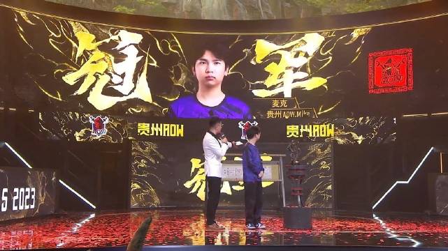 恭喜mike获得NBPL夏决单排总冠军！_新浪新闻