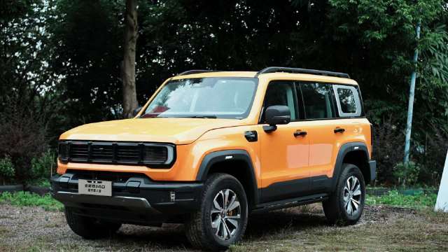 试驾丨泥地穿越 BJ40、BJ60谁更纯粹？|对比评测|紧凑级车评测|北京_新浪新闻