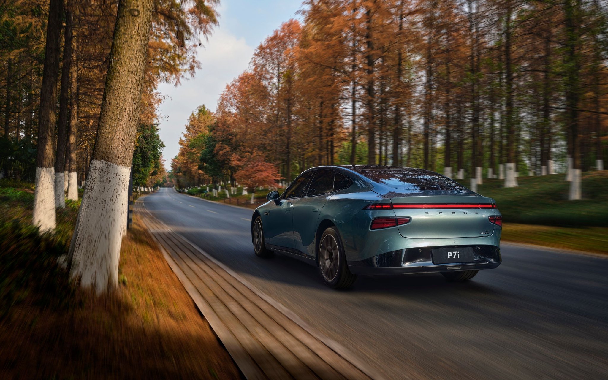 小鵬P7i 550版正式上市，售價22.39萬元起 - 新浪香港