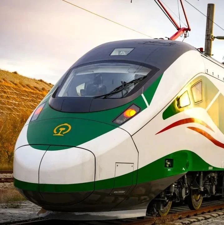 CR200J-C型复兴号动力集中动车组首次配属新疆铁路|新疆铁路|唐山市|列车_新浪新闻