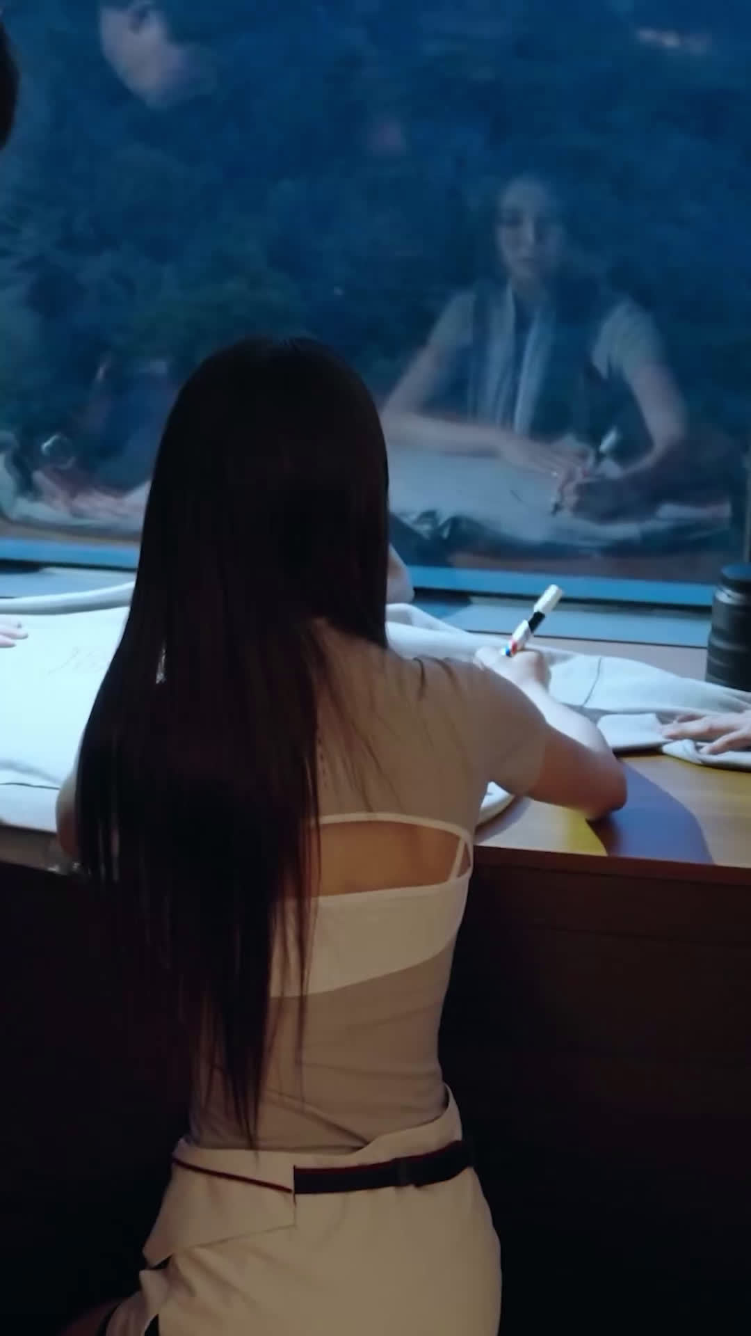 LOL ins分享：T1、WBG和NewJeans合照花絮|LOL|T1_新浪新闻