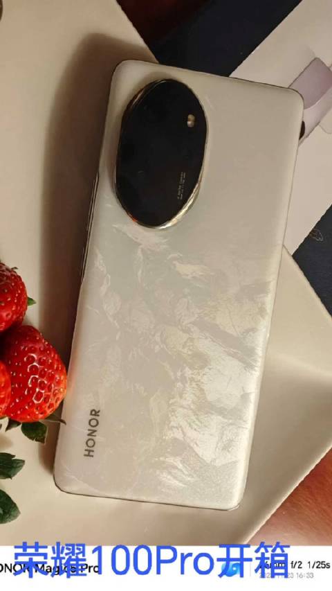 迟早的荣耀100 Pro月影白开箱：设计大胆突破……_新浪新闻