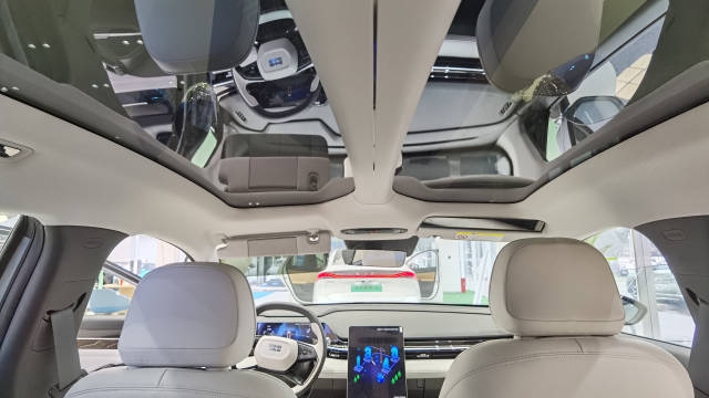 探店银河L6！390马力续航1370KM，11.58万起油耗4.55L|单车导购|汽车视频|新能源_新浪新闻