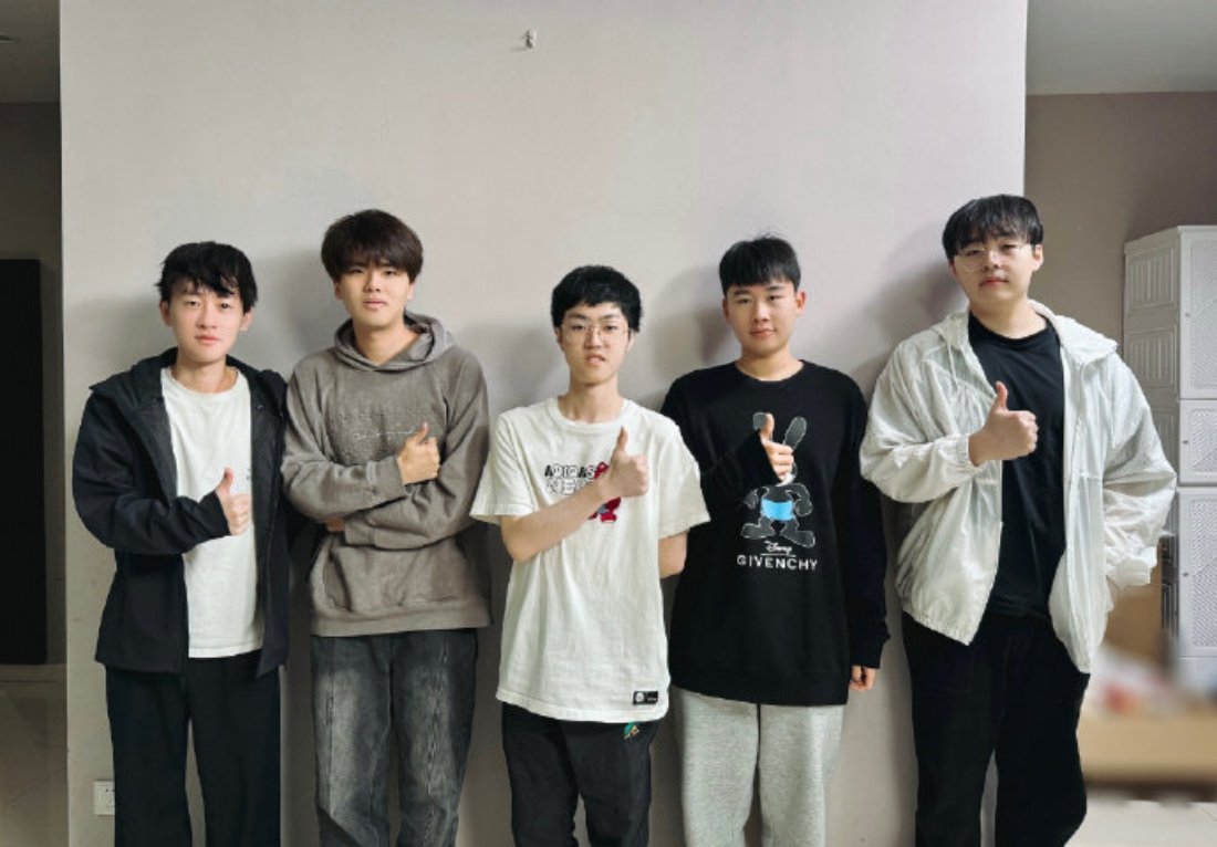 Ming分享RNG大合照了！合照真的帅呀！|RNG_新浪新闻