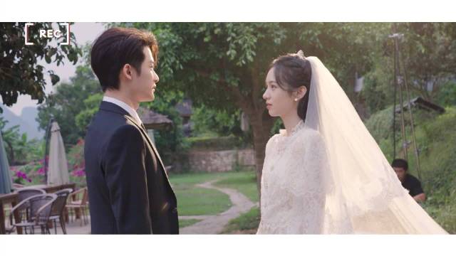 莫青成@MIC檀健次JC-T 顾声@周也yeah 婚纱戏现场一秒打破浪漫……_新浪新闻