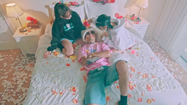 甜起来了💞马思唯和日本女Rapper重盛さと美合作发布《LION》MV|马思唯|LION_新浪新闻