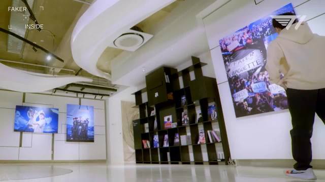 分享Faker十周年纪录片： 李相赫选手过去10年间的足迹_新浪新闻