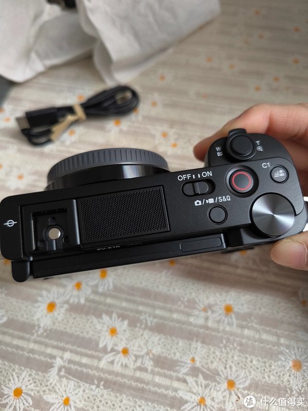 我的索尼ZVE10——黑色质感与永诺50的|索尼|永诺_新浪新闻