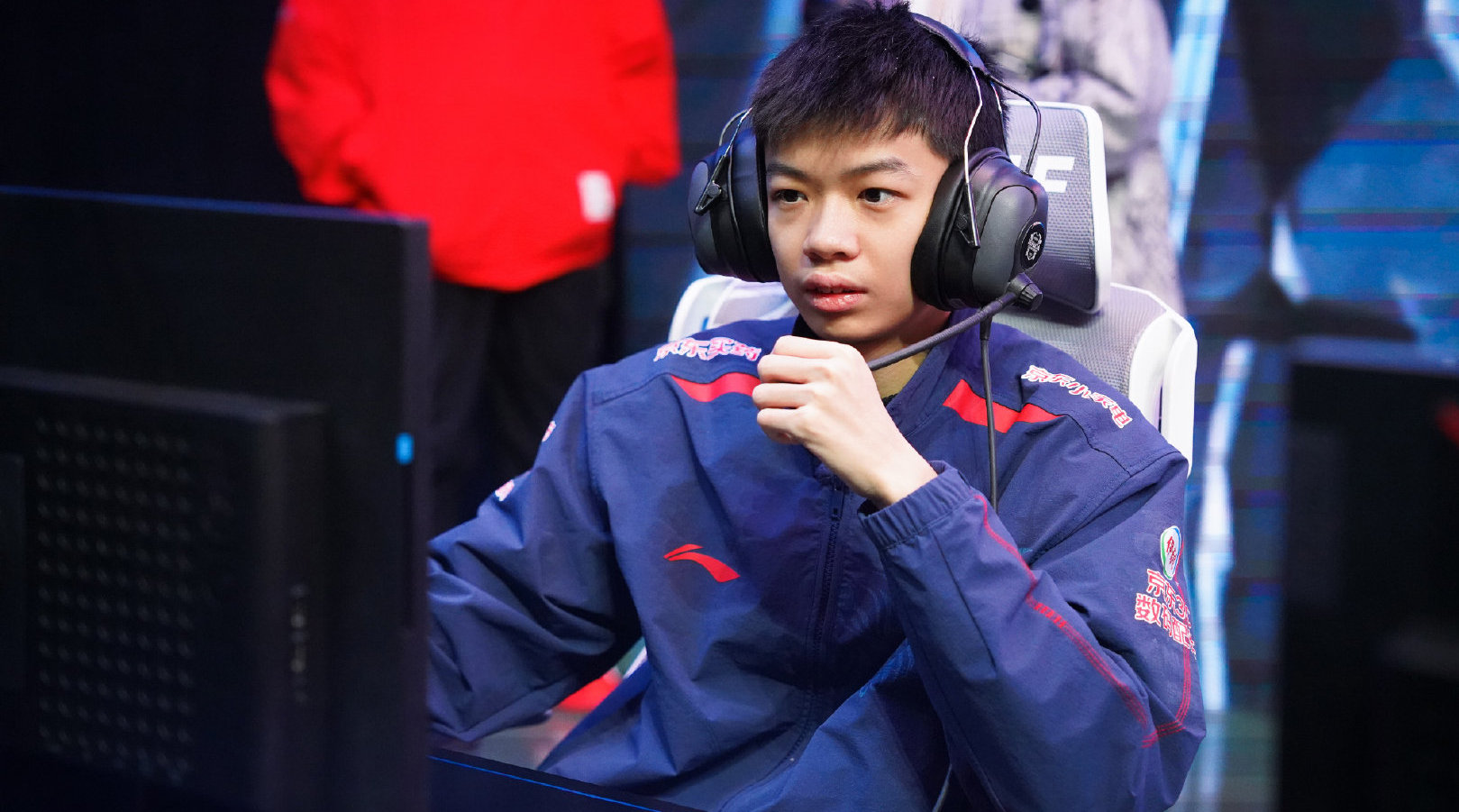 赛高专访JDG.sheer_新浪新闻