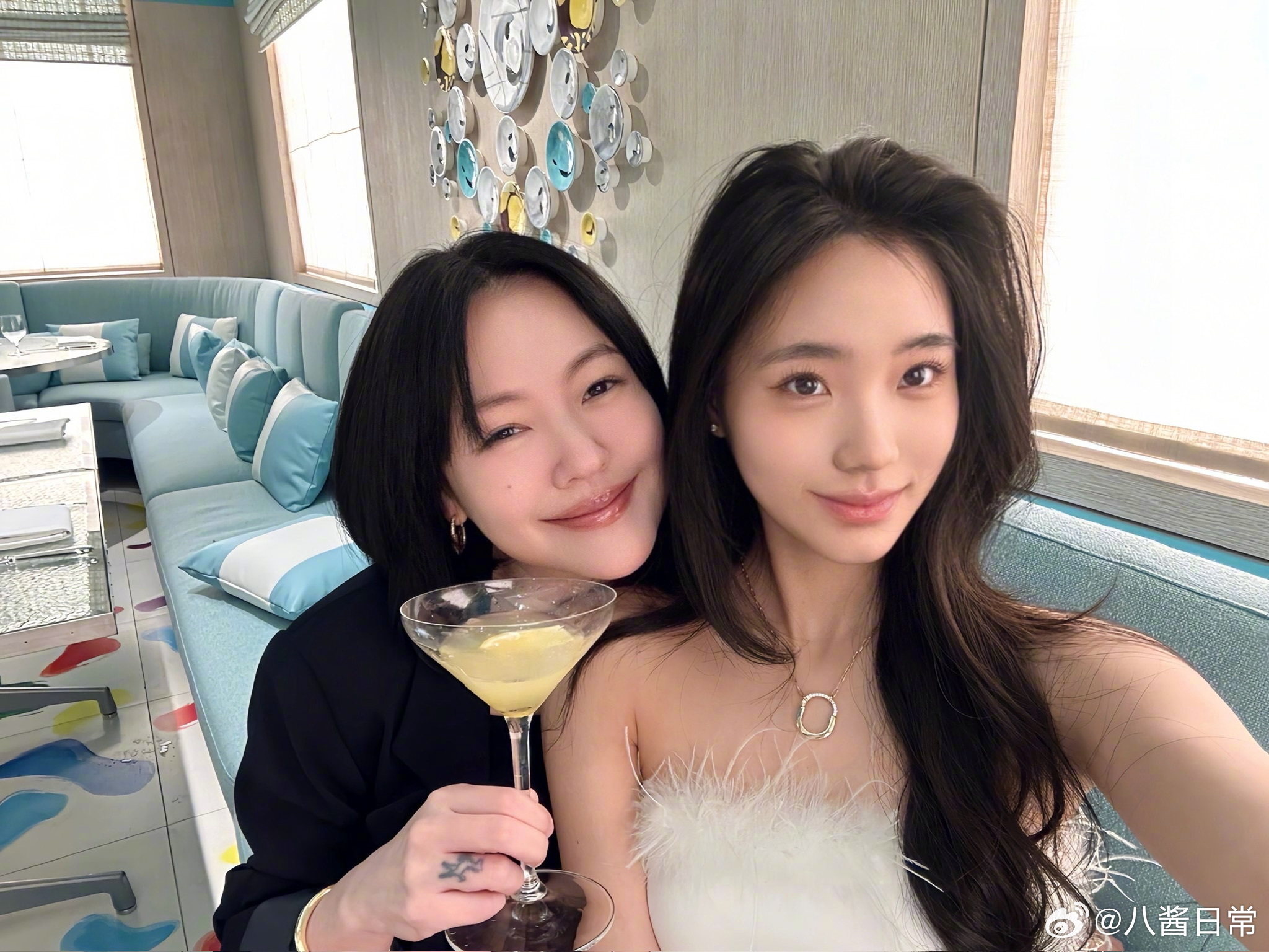 小s和二女儿许韶恩喝下午茶合照徐熙娣许韶恩新浪新闻