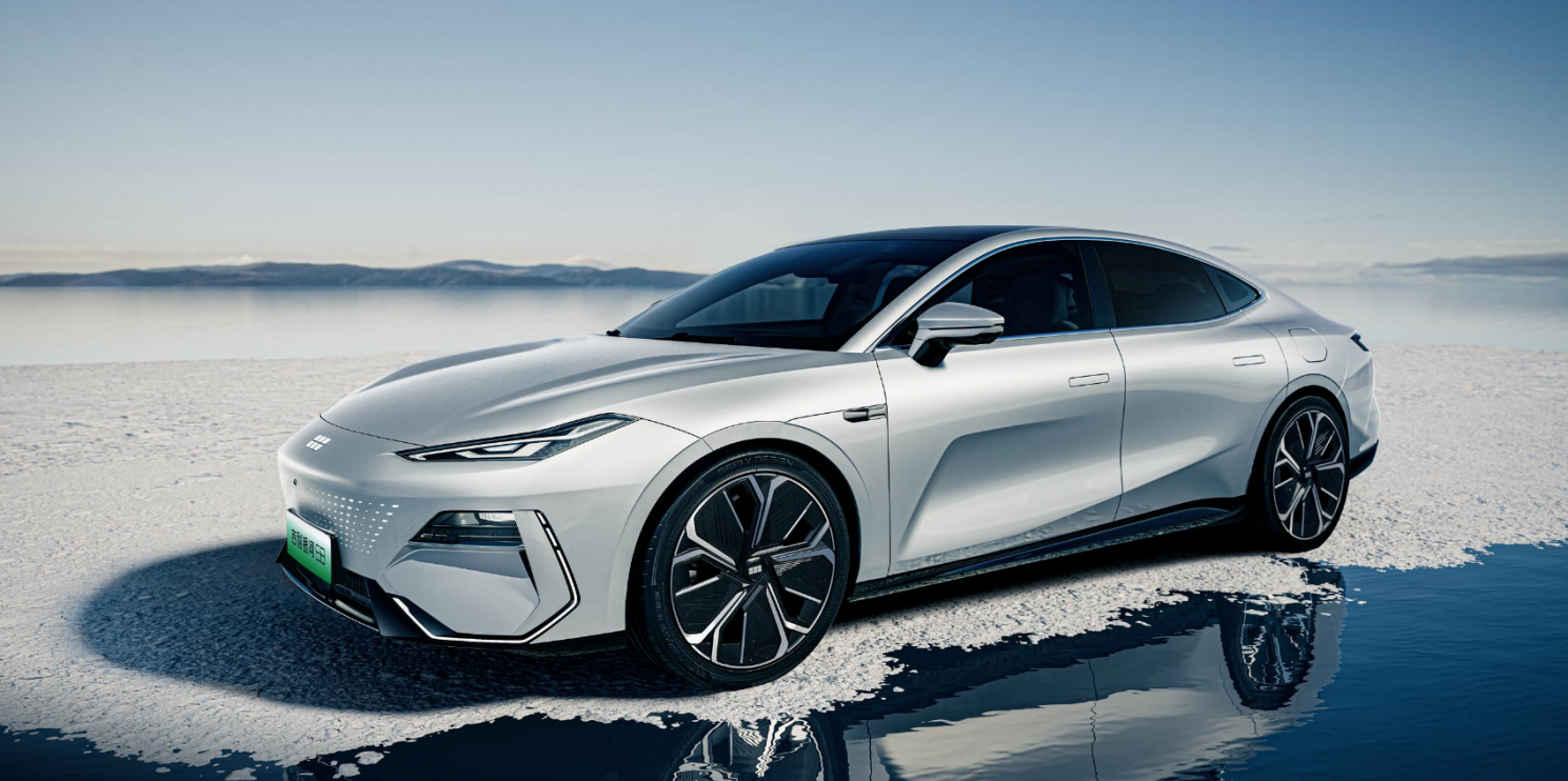 吉利銀河首款純電轎車銀河E8上市，售價17.58萬元起 - 新浪香港