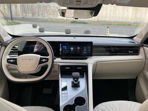 综合续航达1300km，荣威D5X首发亮相-新浪汽车