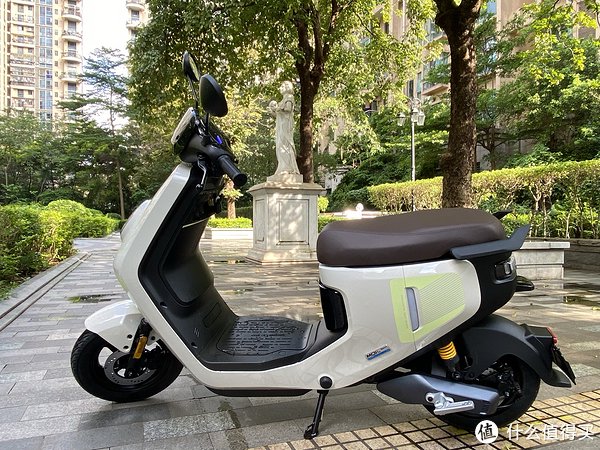 半年前的小牛MqiL提车-新浪汽车