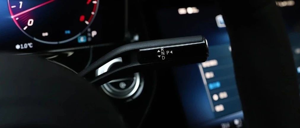 2.0T+9AT+6秒多破百！摩登内饰不输S级！开它返乡全家风光！-新浪汽车