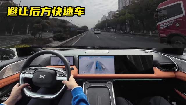 分享一段18秒的小鹏G9 城市NGP的出彩片段！|用车心得|汽车视频|新能源_新浪新闻