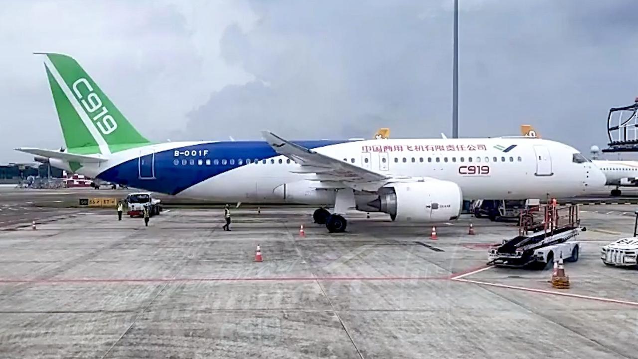 国产大飞机首次国外亮相 C919已抵达新加坡参加该国航展|国产大飞机|C919|新加坡_新浪新闻