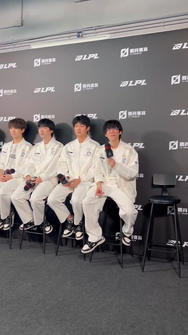 YSKM：就好像没有吧 leyan憋笑，Cryin点头_新浪新闻