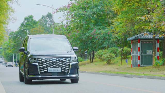 超长综合续航、三挡DHT，瑞风RF8 PHEV实属卷出天际|汽车资讯|汽车视频|新能源_新浪新闻