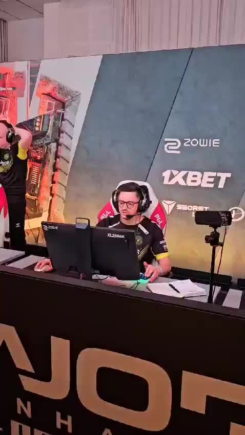 Vitality打赢晋级局结算画面，apEX强吻赛点局拿下4杀的功臣flameZ…_新浪新闻