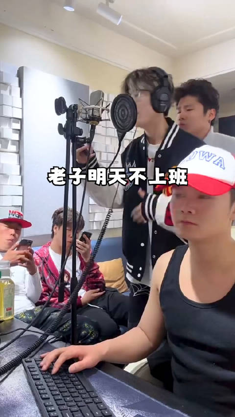 太抽象了！诺米和Bsh1的Diss居然是在一个录音棚录制的！|中国新说唱_新浪新闻