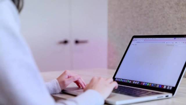 Hume AI发布具有情感感知能力的对话AI：EVI|AI_新浪新闻