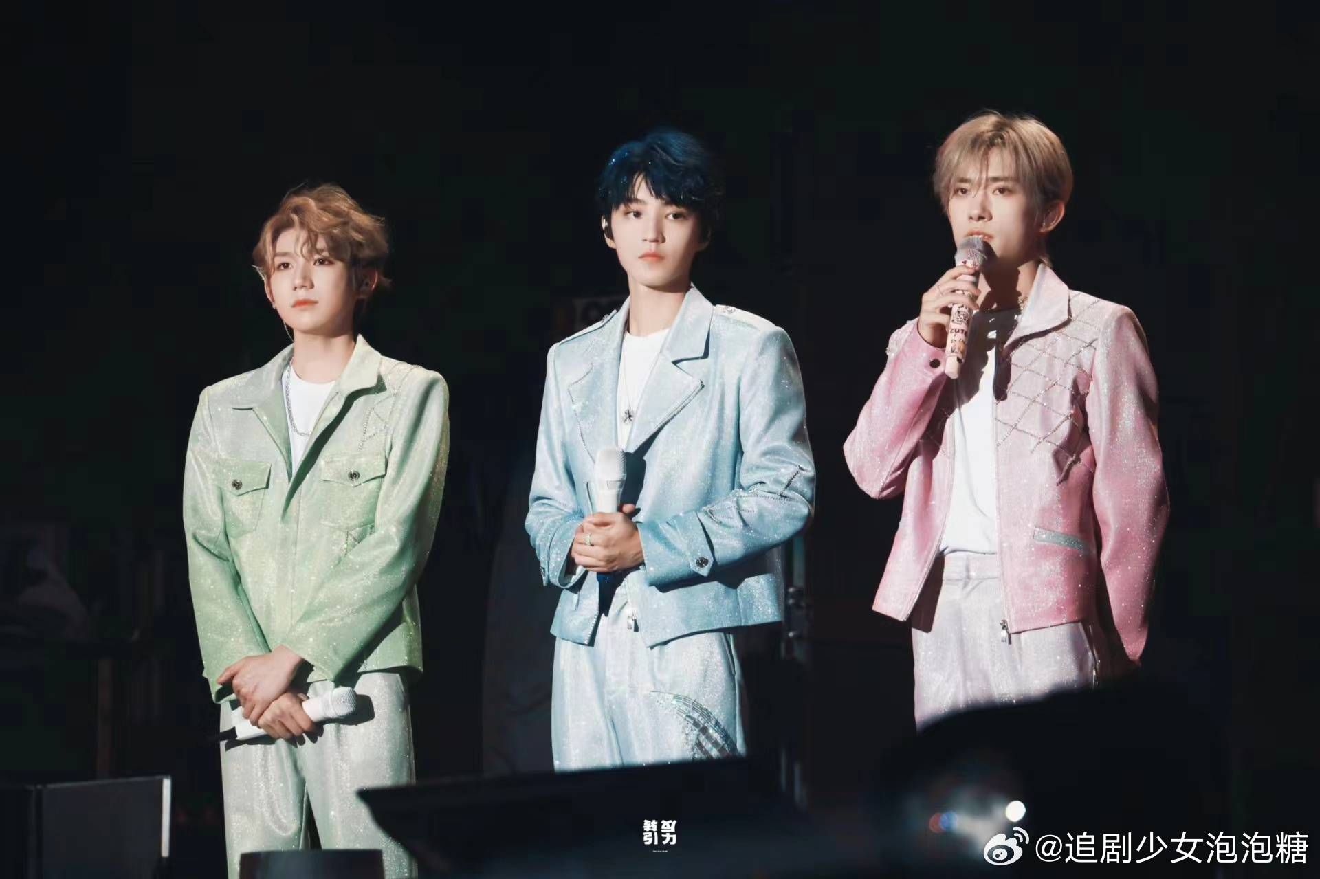 TF家族四代站姐愚人节团建发图，从TFBOYS、时代少年团、TF三代到四代大合照…|TFBOYS|少年团|愚人节_新浪新闻