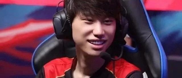 Doinb疑似在韩国服兵役，登上微博热搜！|Doinb|韩国|PDD_新浪新闻