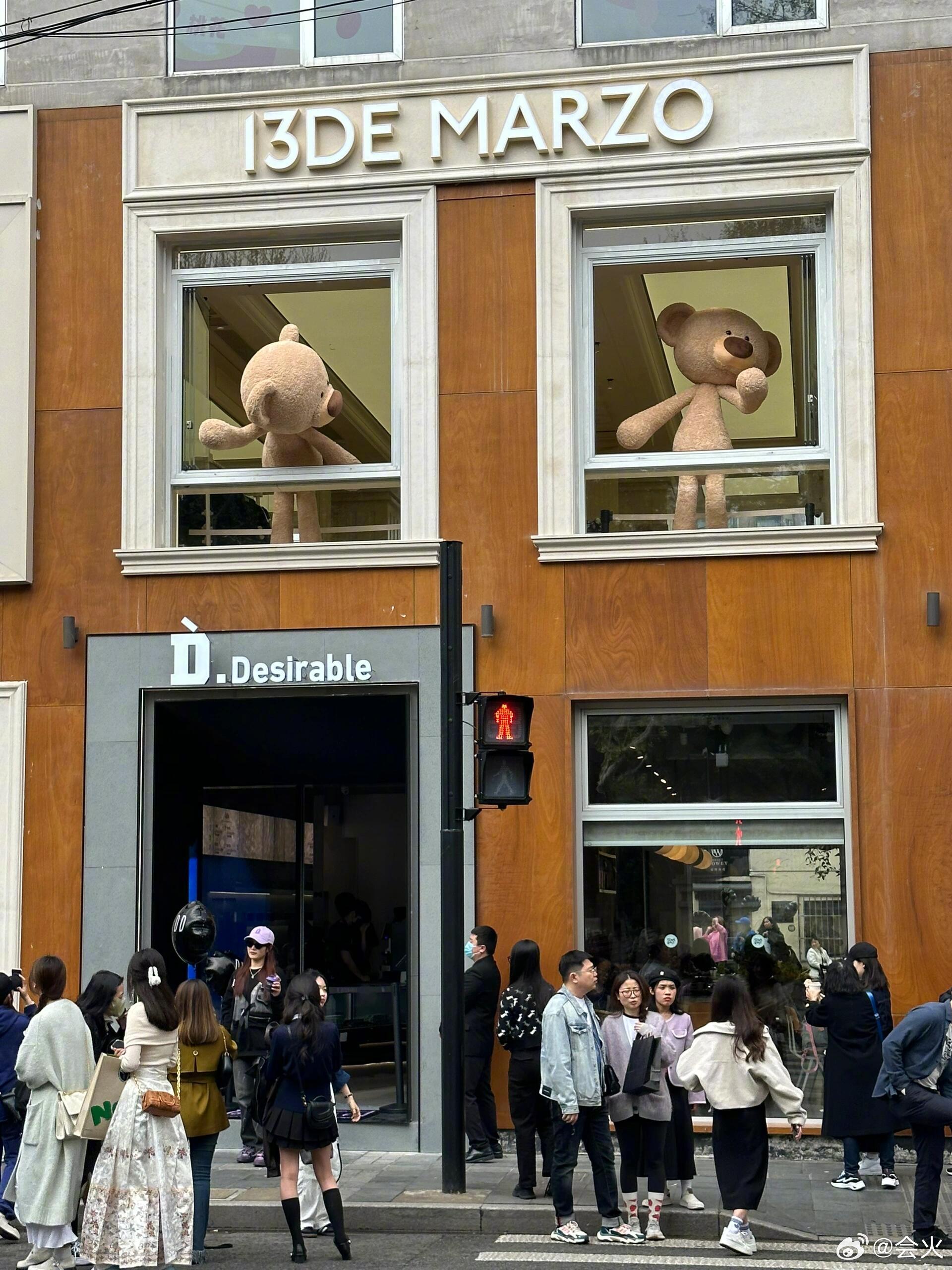 王鹤棣潮牌D.Desirable上海实体店今天开始试营业诶好多人去打卡|王鹤棣|潮牌|上海市_新浪新闻