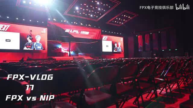FPX-ROLL 』FPX vs NIP 赛场 FLOG 少年不缺从头再来的勇气，万物春光就做未来美好的伏笔_新浪新闻