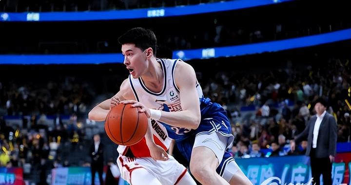 实至名归！阿不都沙拉木当选CBA常规赛MVP 场均19+10|CBA|常规赛|阿不都沙拉木_新浪新闻