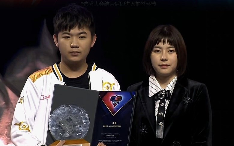 許鑫蓁不願交換人生，酸甜苦辣都屬於九尾 | 專訪 - 新浪香港