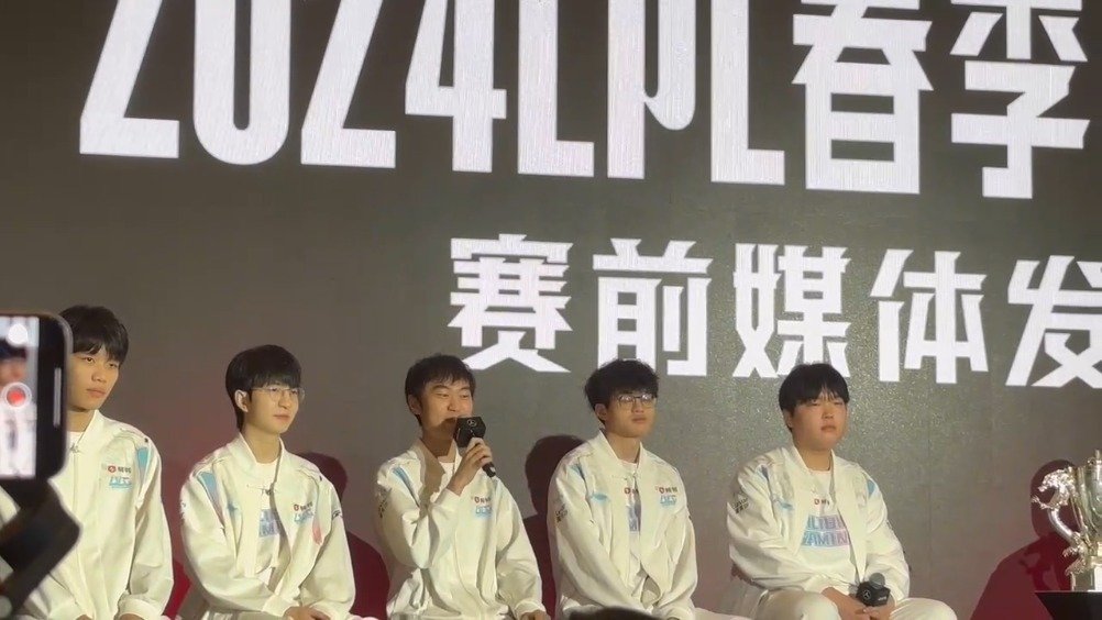 Knight评价369：他之前都是玩肉混的|knight|369|lpl_新浪新闻