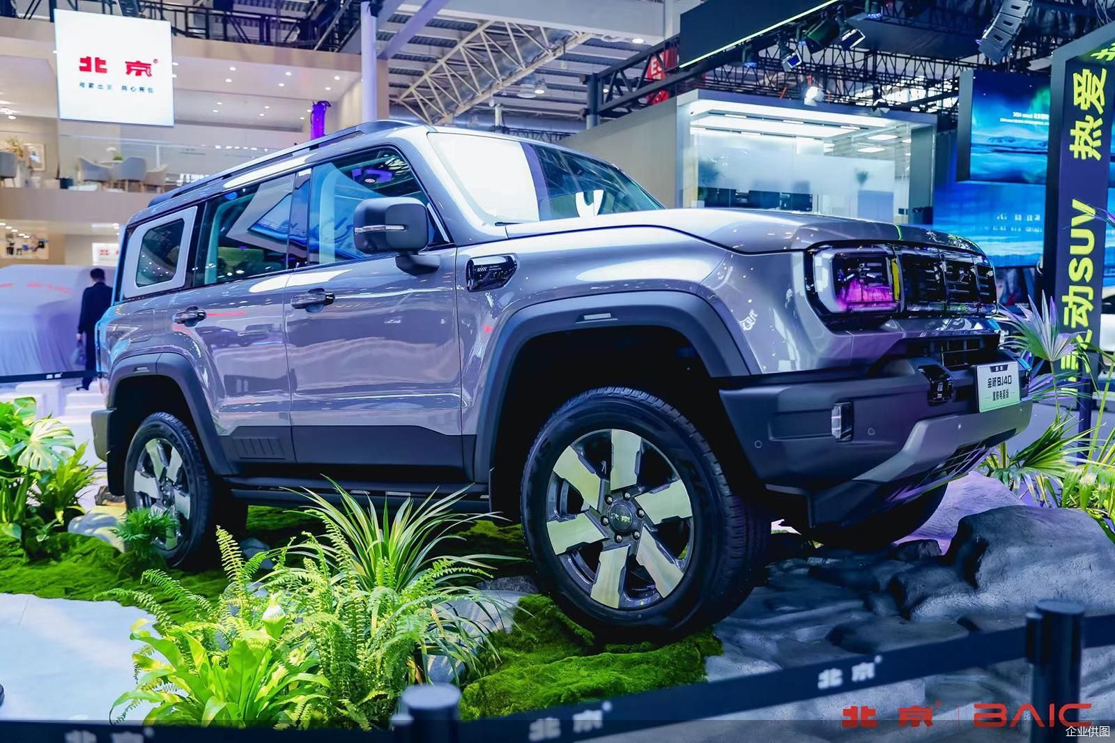 2024北京车展｜北汽BJ60、BJ40魔核电驱版亮相 BJ30魔核电驱版开启预售-新浪汽车