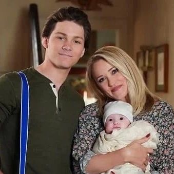 《少年谢尔顿》衍生剧《乔治和曼迪的第一段婚姻》首支预告|少年谢尔顿_新浪新闻