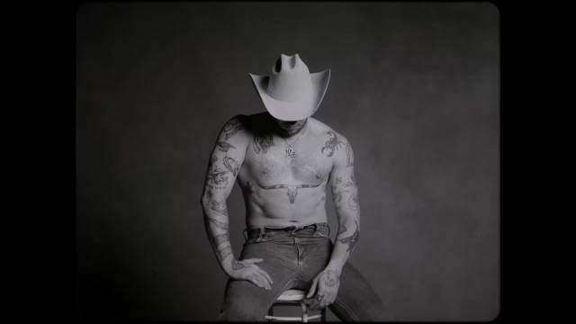 麦粒妹Noah Cyrus助阵Orville Peck新单How Far Will We Take It?官方MV释出_新浪新闻