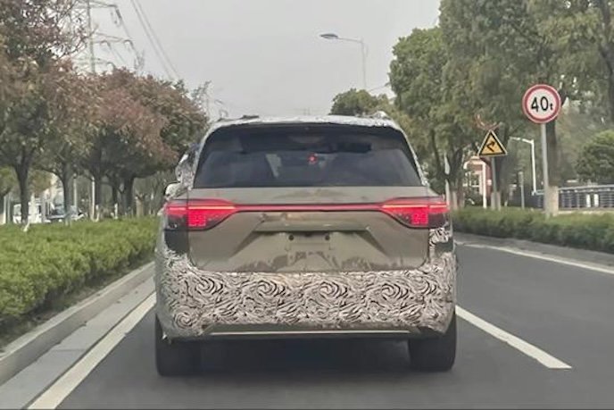 问界M8谍照图曝光：途灵底盘和加持，理想L8如临大敌？|底盘|谍照|新车_新浪新闻