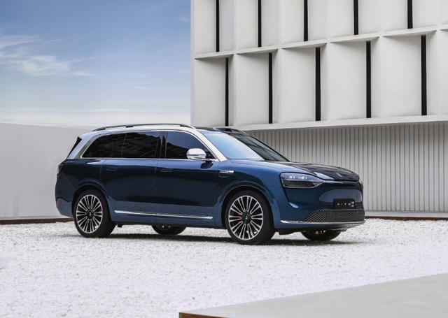 4月豪华SUV变天：问界“两兄弟”力压BBA，仰望U8不愁卖-新浪汽车