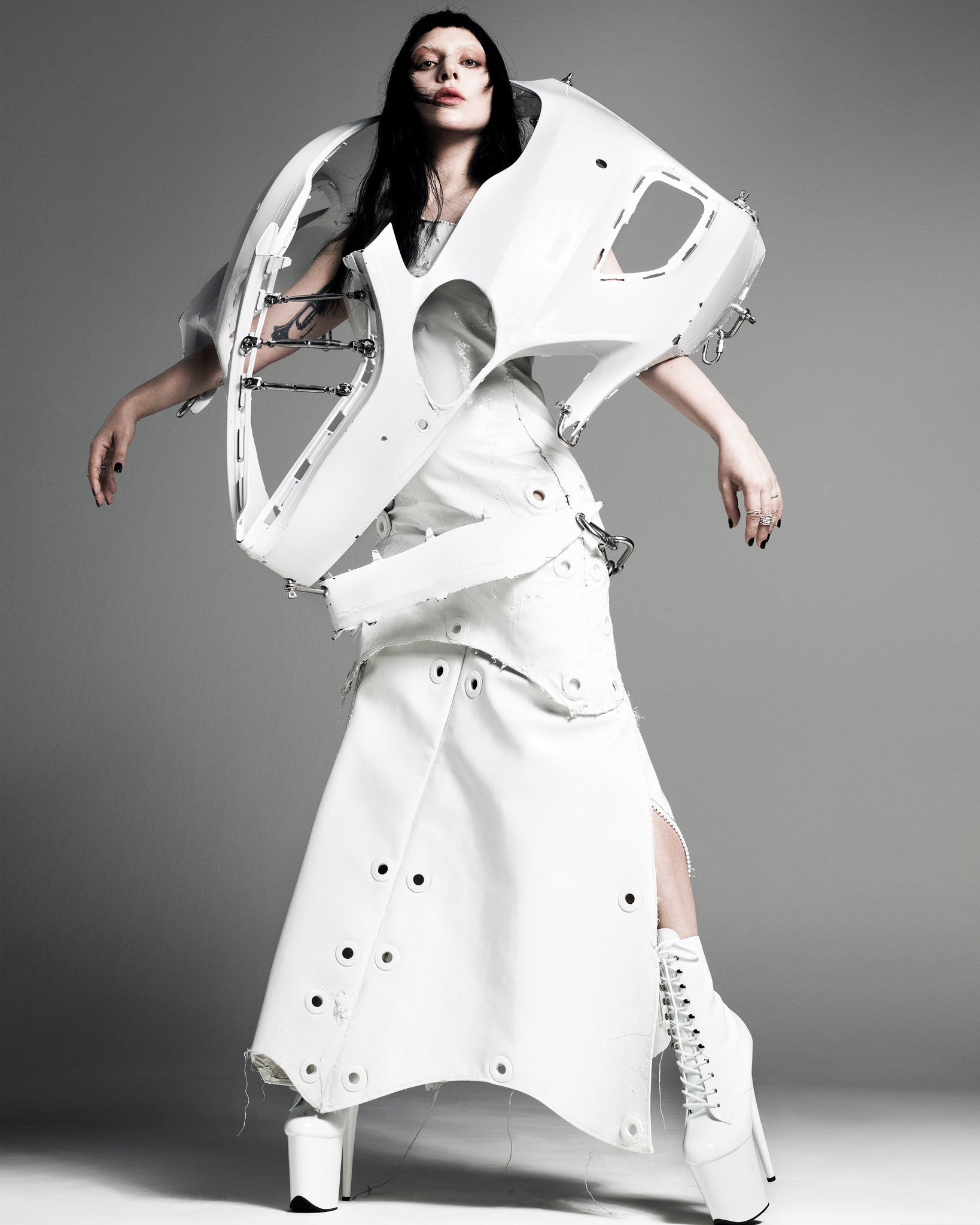 Lady Gaga出席「the Chromatica Ball」巡演大电影首映造型! 太帅了! Lady Gaga 巡演 新浪新闻