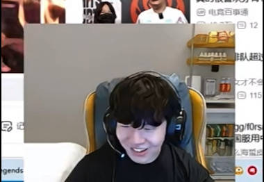 Baolan：那个白月光还在你们那吗？ Rookie：在啊，咋了，你认识他吗？|rookie_新浪新闻