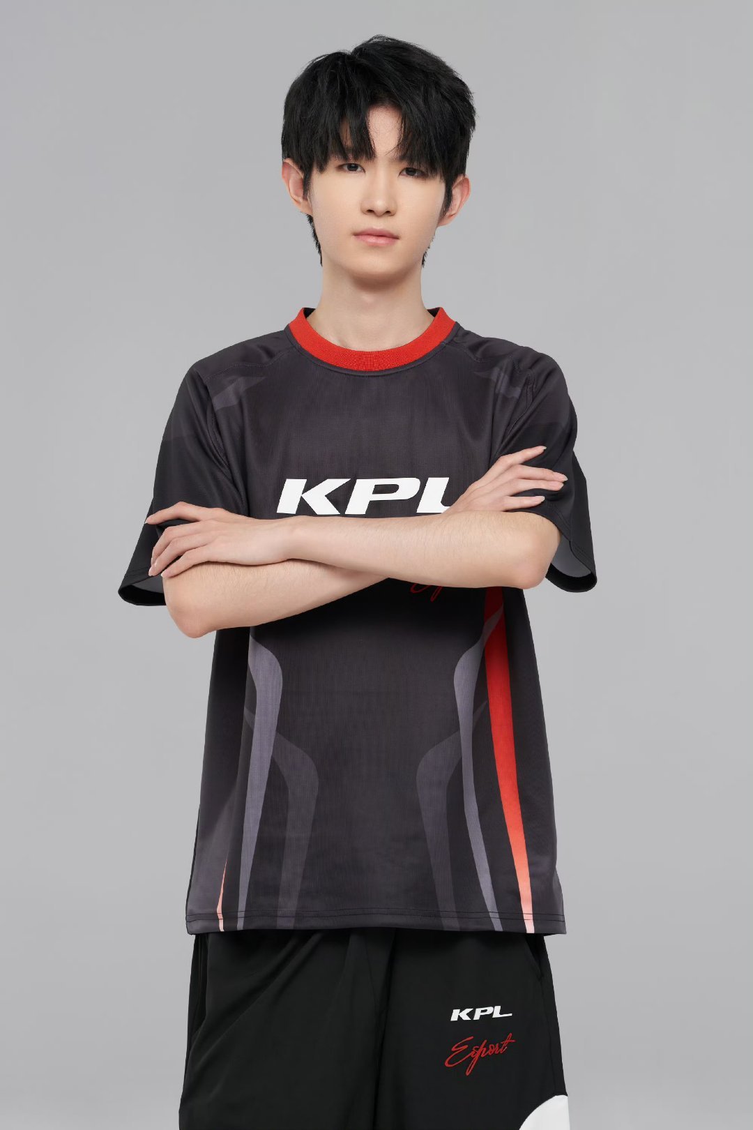 大家期待已久的梦之队定妆照来了，本次队服采用的红黑配色…|KPL|一诺|电竞_新浪新闻