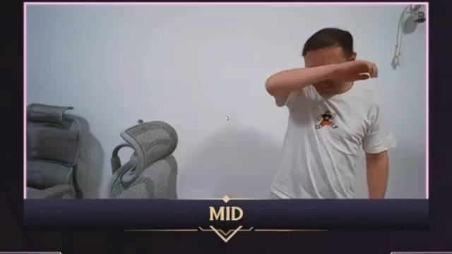 鸡皇泪目！TI6冠军中单时隔八年重返TI赛场 Zero晋级TI13瞬间回顾_新浪新闻