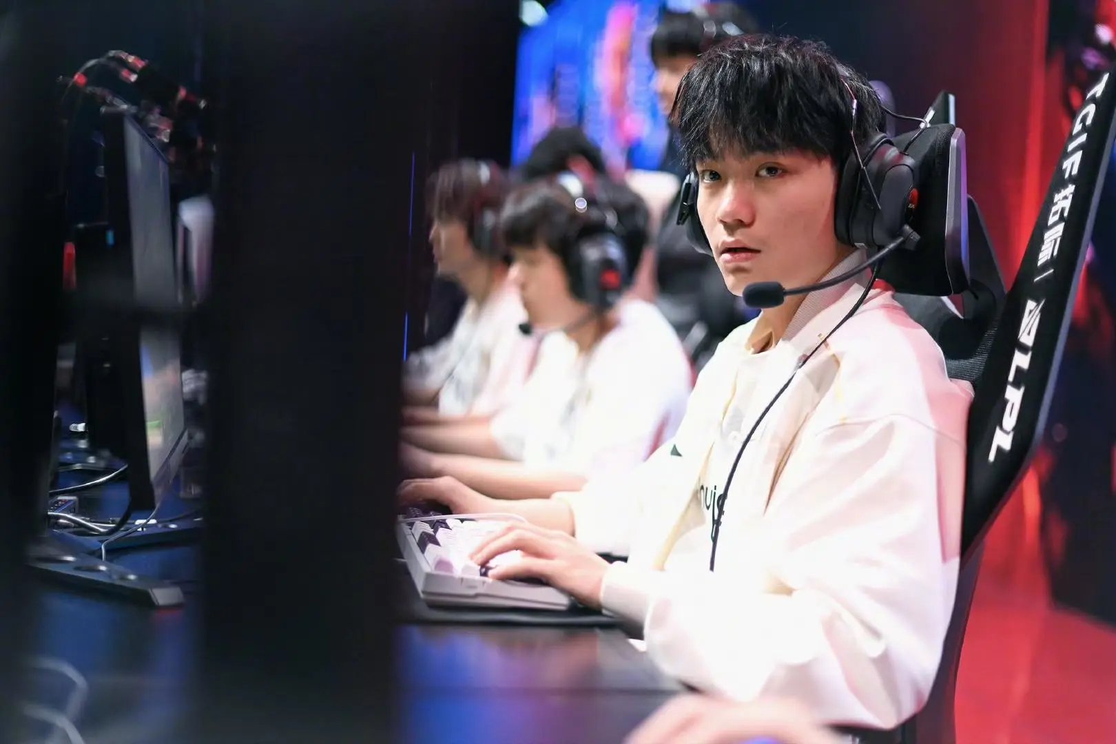 iG打野glfs发文：很高兴拿下第一个MVP…|打野|ig|MVP_新浪新闻