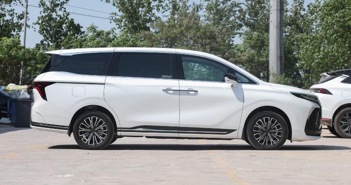 不足20万的东风风行星海V9，续航1300km+1米8的双人床，对标GL8-新浪汽车