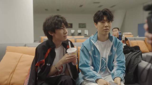 Theshy：你知道吗？成都的桃子30块七个 Baolan：贵吗？|成都|桃子_新浪新闻